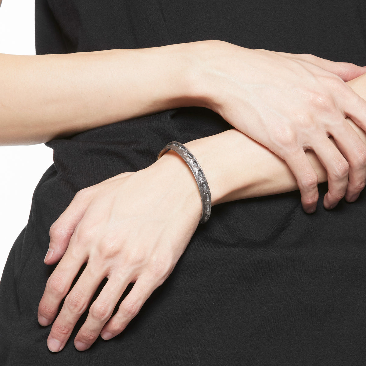 Dualflow Anima Bangle Ver.1 Silver 077ACU12 – JULIUS OFFICIAL STORE