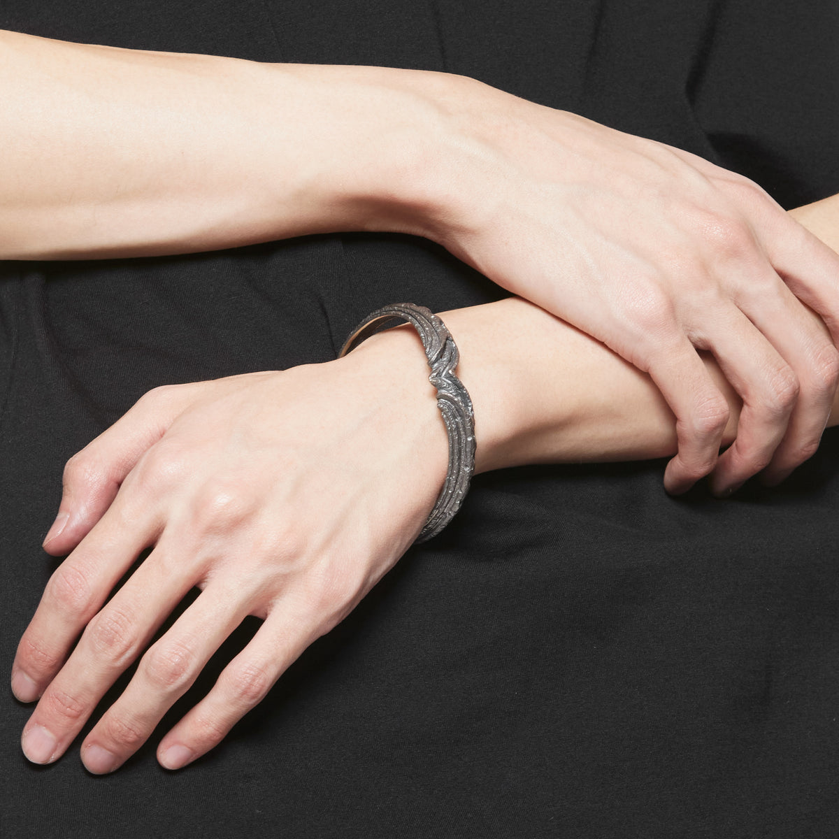 Dualflow Anima Bangle Ver.2 Silver 077ACU13 – JULIUS OFFICIAL STORE